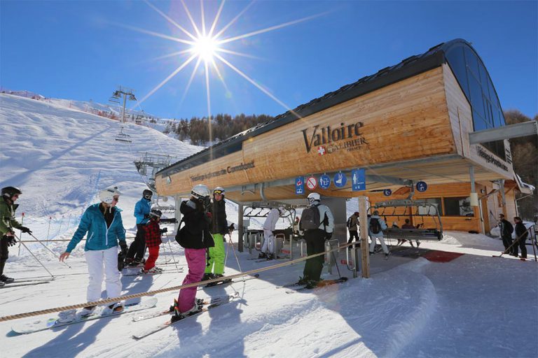 Découvrez Valloire l'hiver en vacances et ses 150 kms de pistes de ski,